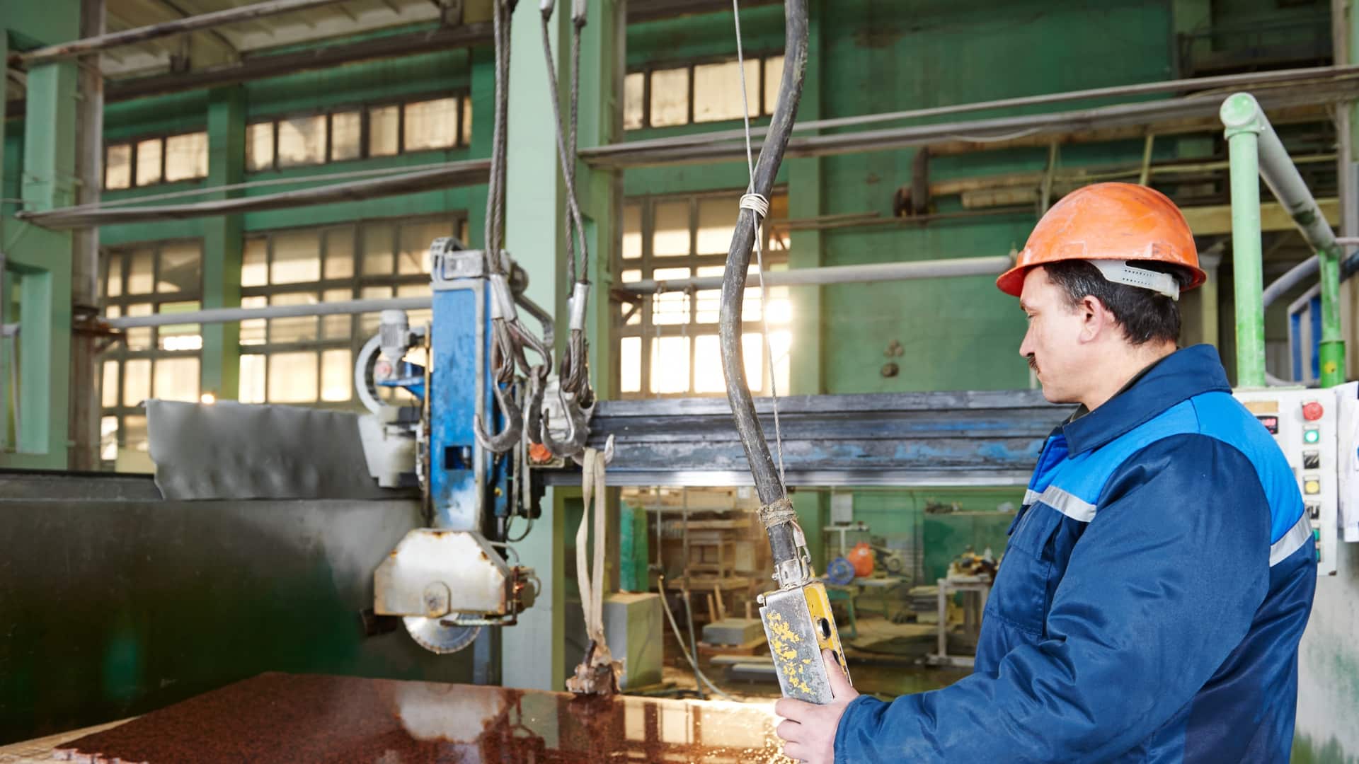 Apa Itu Operator Produksi? Ini Tugas dan Tanggung Jawabnya!