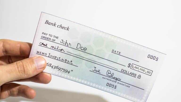 Jenis Cek dan Perannya dalam Transaksi Keuangan
