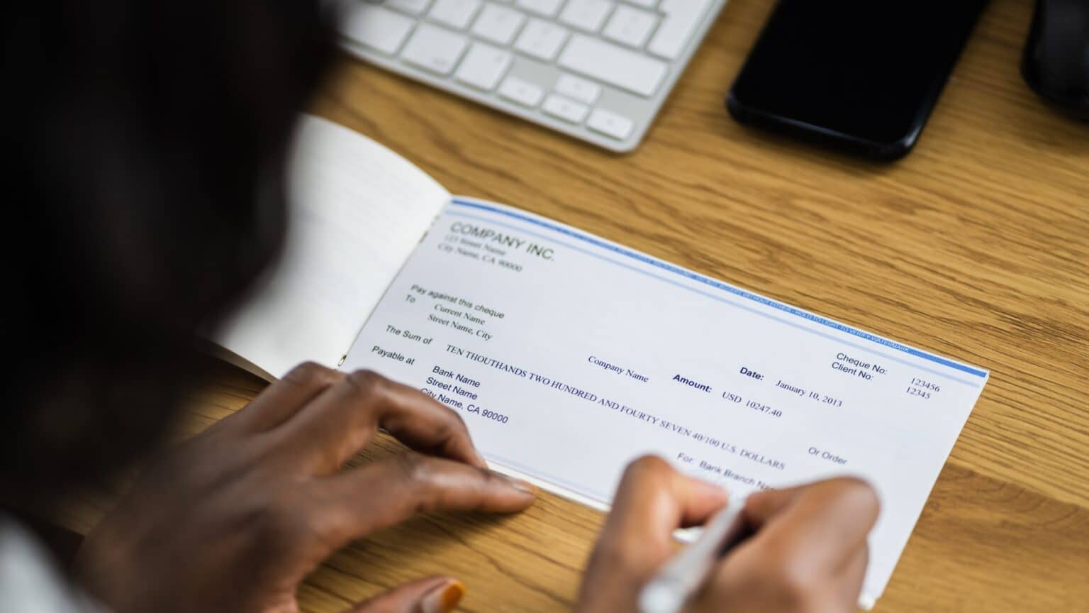 Jenis Cek dan Perannya dalam Transaksi Keuangan